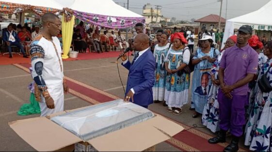 Section RDPC du Mfoundi 5 : Sa Majesté, Bissong Egbe Emmanuel salut le ...